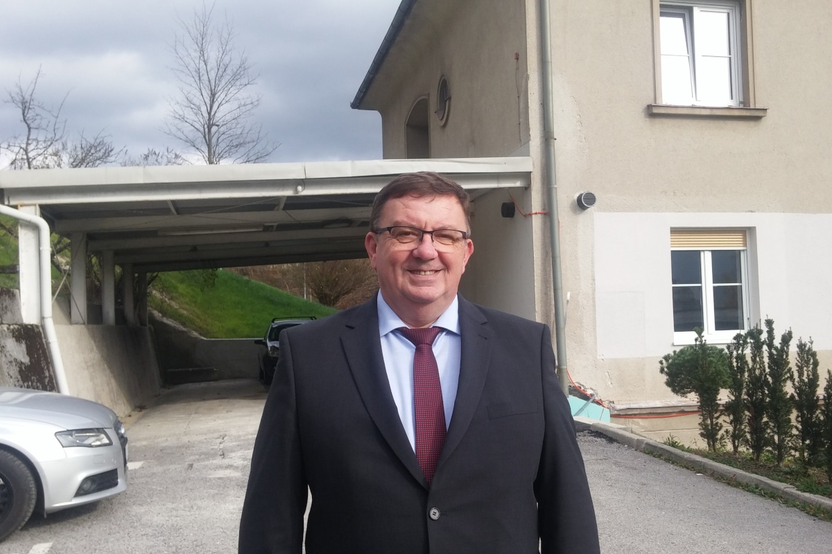 Minister Fakin odstopil - Savus
