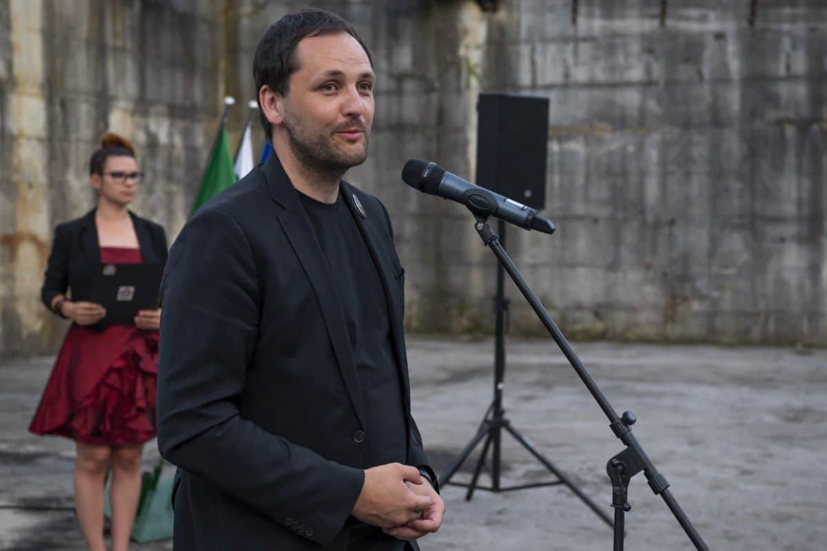 Kamerat odprt - Savus