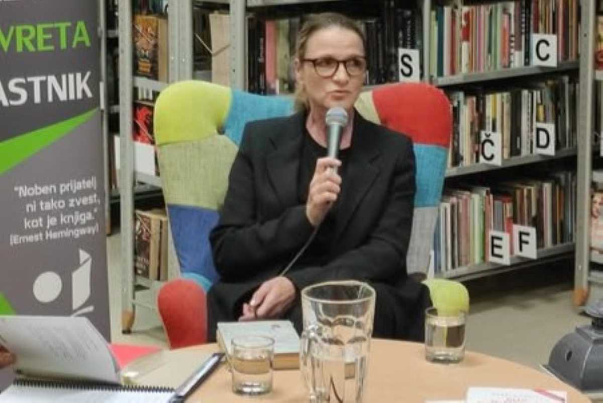 Bronja Žakelj v hrastniški knjižnici - Savus